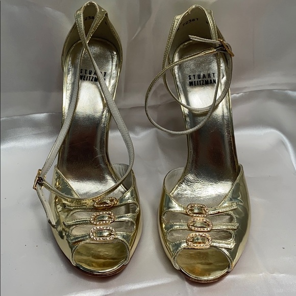 Stuart Weitzman | Shoes | Stuart Weitzman Gold Sandal Size 85 | Poshmark